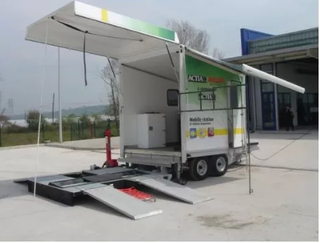 Mobile brake and side-slip testing station for 3.5 ton cars